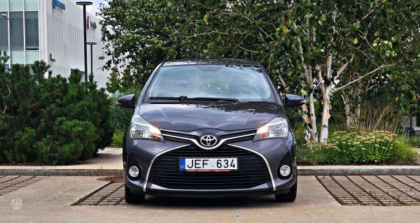 Pelēks Toyota Yaris 2016 Viļņa, ar dzinēja tilpumu 1.33 L un nobraukumu 117 tūkst. km par 9700 €, foto 2 vietnē AUTOMOTO.COM.LV