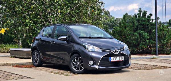 Pelēks Toyota Yaris 2016 Viļņa, ar dzinēja tilpumu 1.33 L un nobraukumu 117 tūkst. km par 9700 €, foto 3 vietnē AUTOMOTO.COM.LV