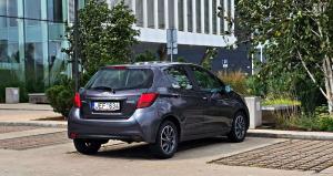 Grey Toyota Yaris 2016 in Vilnius, with an engine capacity of 1.33 L and mileage of 117 thousand km for 9700 €, photo 7 on AUTOMOTO.COM.LV