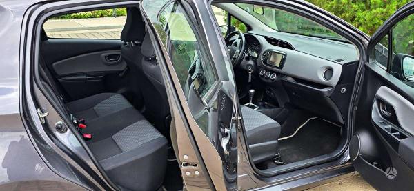Pelēks Toyota Yaris 2016 Viļņa, ar dzinēja tilpumu 1.33 L un nobraukumu 117 tūkst. km par 9700 €, foto 9 vietnē AUTOMOTO.COM.LV