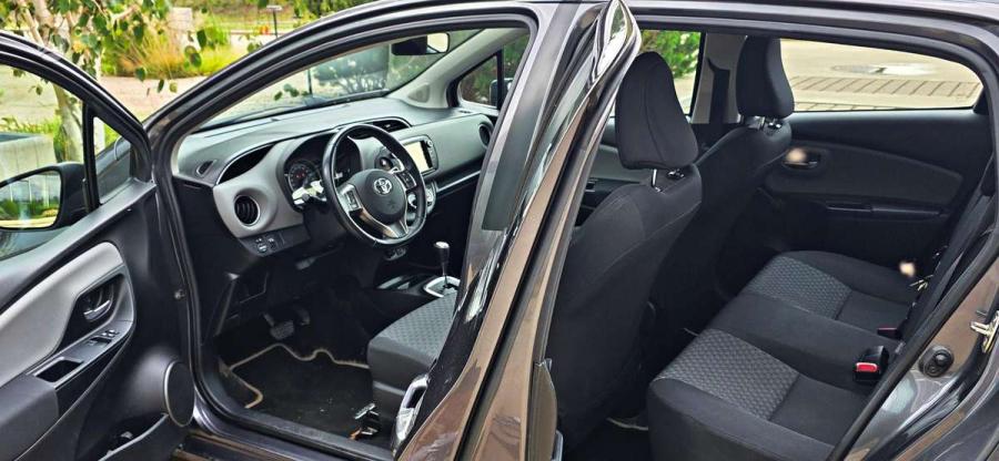 Grey Toyota Yaris 2016 in Vilnius, with an engine capacity of 1.33 L and mileage of 117 thousand km for 9700 €, photo 11 on AUTOMOTO.COM.LV