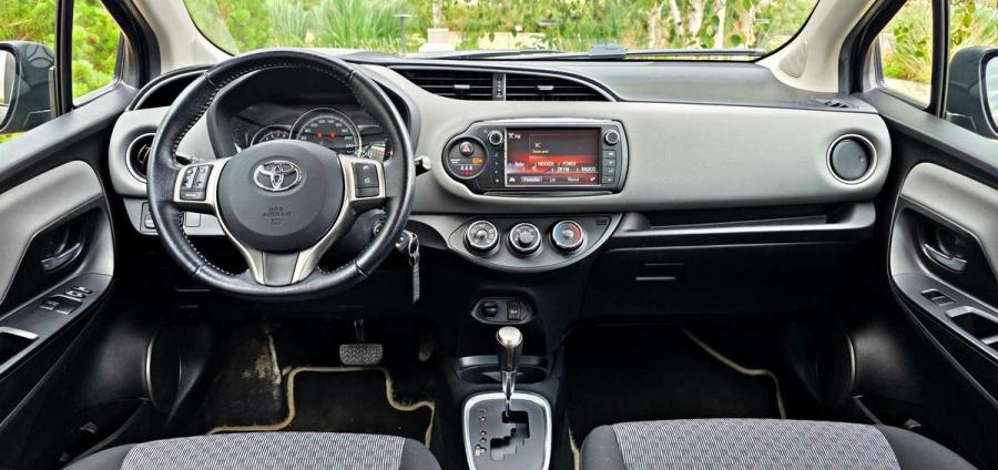 Grey Toyota Yaris 2016 in Vilnius, with an engine capacity of 1.33 L and mileage of 117 thousand km for 9700 €, photo 12 on AUTOMOTO.COM.LV
