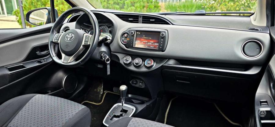 Grey Toyota Yaris 2016 in Vilnius, with an engine capacity of 1.33 L and mileage of 117 thousand km for 9700 €, photo 14 on AUTOMOTO.COM.LV