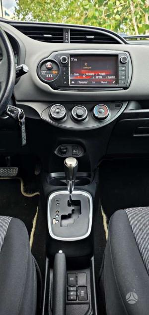 Grey Toyota Yaris 2016 in Vilnius, with an engine capacity of 1.33 L and mileage of 117 thousand km for 9700 €, photo 16 on AUTOMOTO.COM.LV