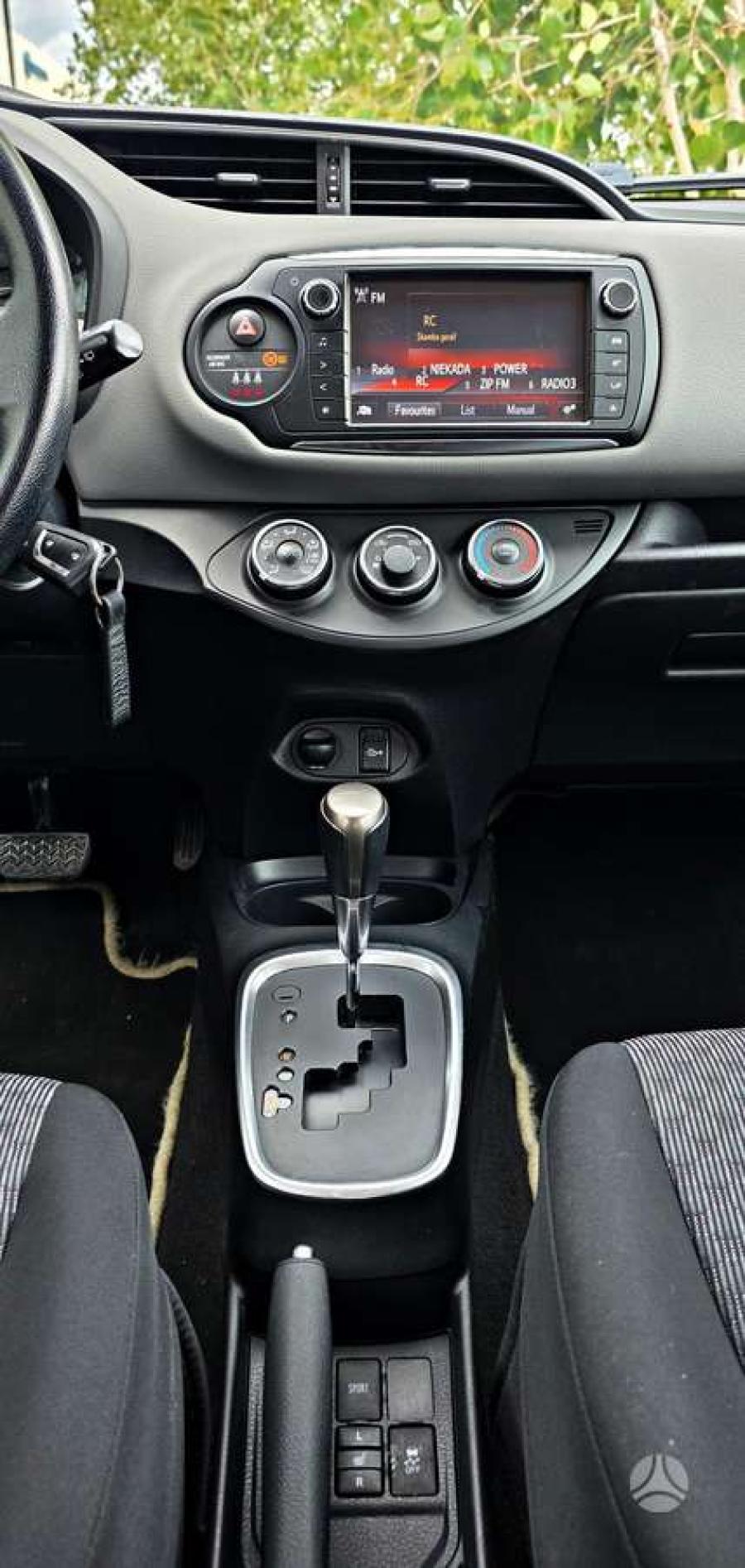 Grey Toyota Yaris 2016 in Vilnius, with an engine capacity of 1.33 L and mileage of 117 thousand km for 9700 €, photo 16 on AUTOMOTO.COM.LV