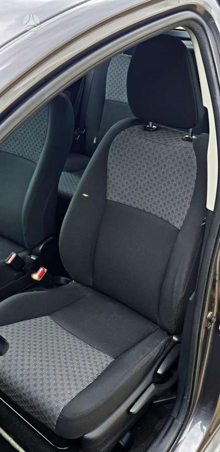 Grey Toyota Yaris 2016 in Vilnius, with an engine capacity of 1.33 L and mileage of 117 thousand km for 9700 €, photo 26 on AUTOMOTO.COM.LV
