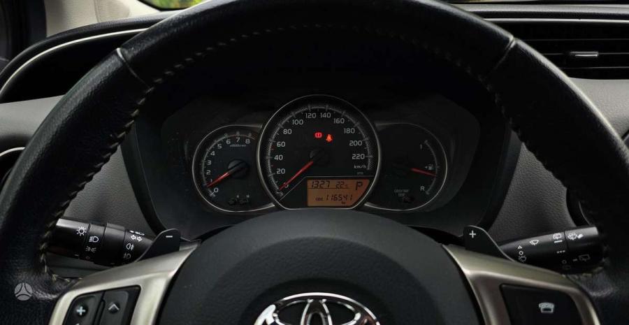 Grey Toyota Yaris 2016 in Vilnius, with an engine capacity of 1.33 L and mileage of 117 thousand km for 9700 €, photo 28 on AUTOMOTO.COM.LV