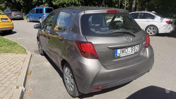 Pelēks Toyota Yaris 2016 Viļņa, ar dzinēja tilpumu 1.33 L un nobraukumu 50 tūkst. km par 10000 €, foto 7 vietnē AUTOMOTO.COM.LV