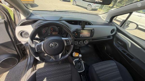 Pelēks Toyota Yaris 2016 Viļņa, ar dzinēja tilpumu 1.33 L un nobraukumu 50 tūkst. km par 10000 €, foto 11 vietnē AUTOMOTO.COM.LV