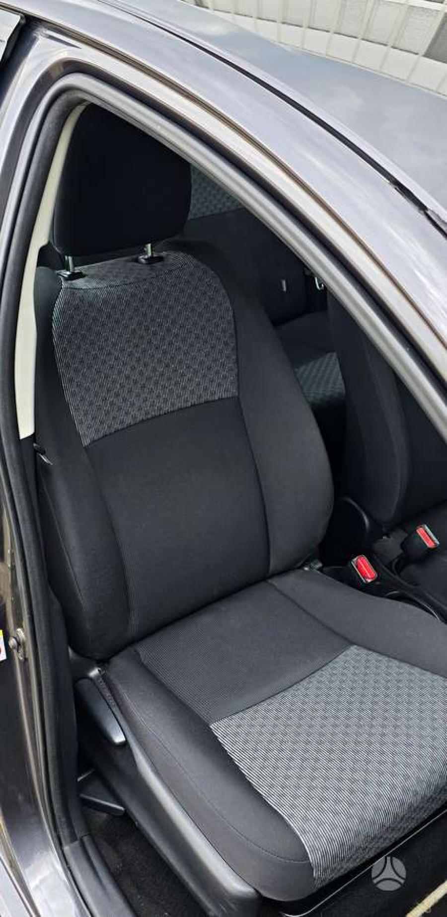 Grey Toyota Yaris 2016 in Vilnius, with an engine capacity of 1.33 L and mileage of 117 thousand km for 8990 €, photo 16 on AUTOMOTO.COM.LV
