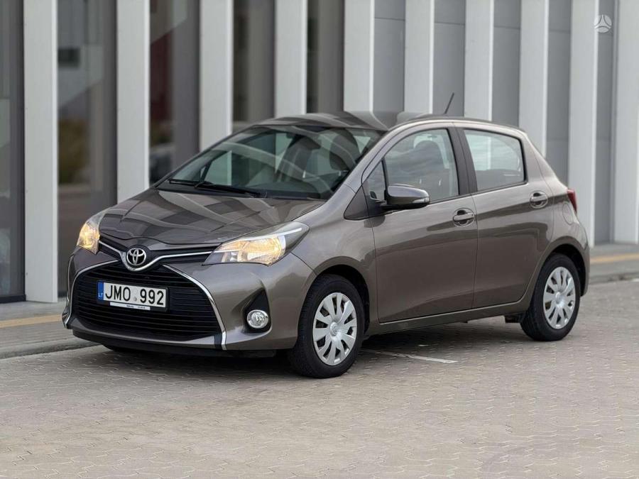 Grey Toyota Yaris 2016 in Vilnius, with an engine capacity of 1.33 L and mileage of 50 thousand km for 9950 €, photo 1 on AUTOMOTO.COM.LV