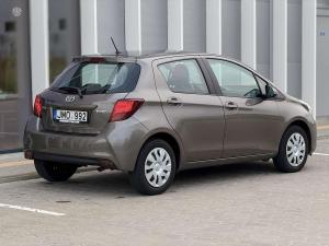 Grey Toyota Yaris 2016 in Vilnius, with an engine capacity of 1.33 L and mileage of 50 thousand km for 9950 €, photo 3 on AUTOMOTO.COM.LV