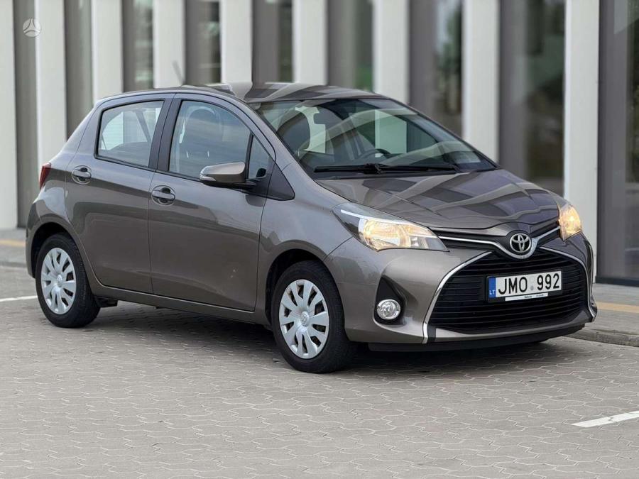Grey Toyota Yaris 2016 in Vilnius, with an engine capacity of 1.33 L and mileage of 50 thousand km for 9950 €, photo 4 on AUTOMOTO.COM.LV