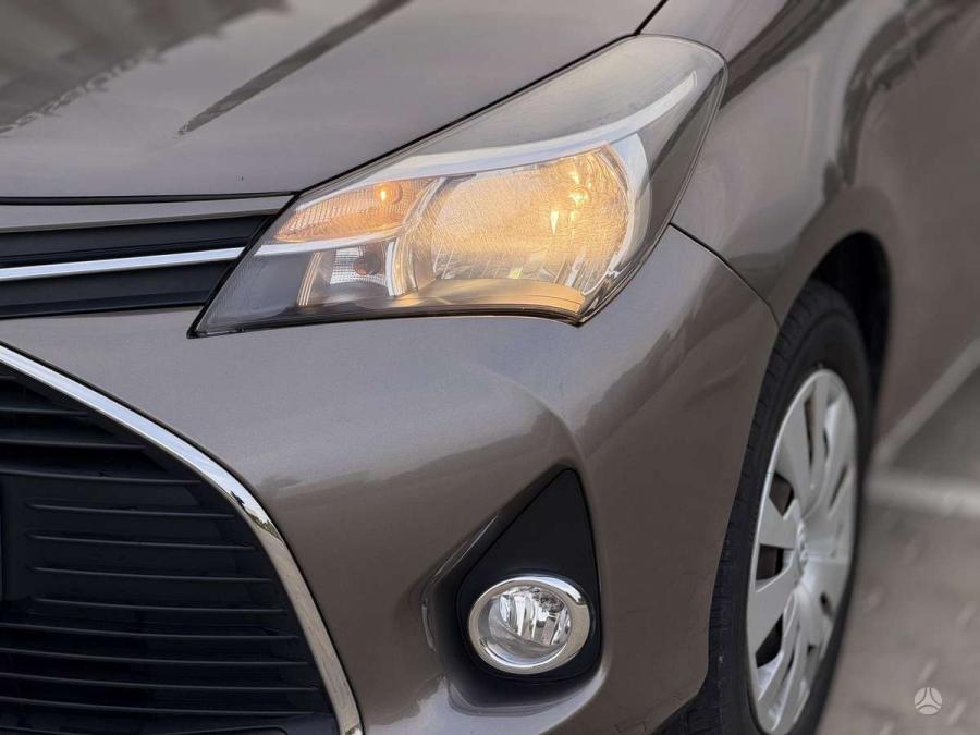 Grey Toyota Yaris 2016 in Vilnius, with an engine capacity of 1.33 L and mileage of 50 thousand km for 9950 €, photo 6 on AUTOMOTO.COM.LV