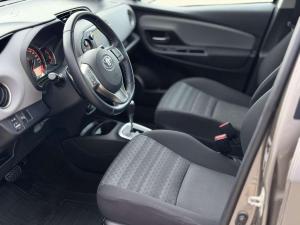Grey Toyota Yaris 2016 in Vilnius, with an engine capacity of 1.33 L and mileage of 50 thousand km for 9950 €, photo 8 on AUTOMOTO.COM.LV