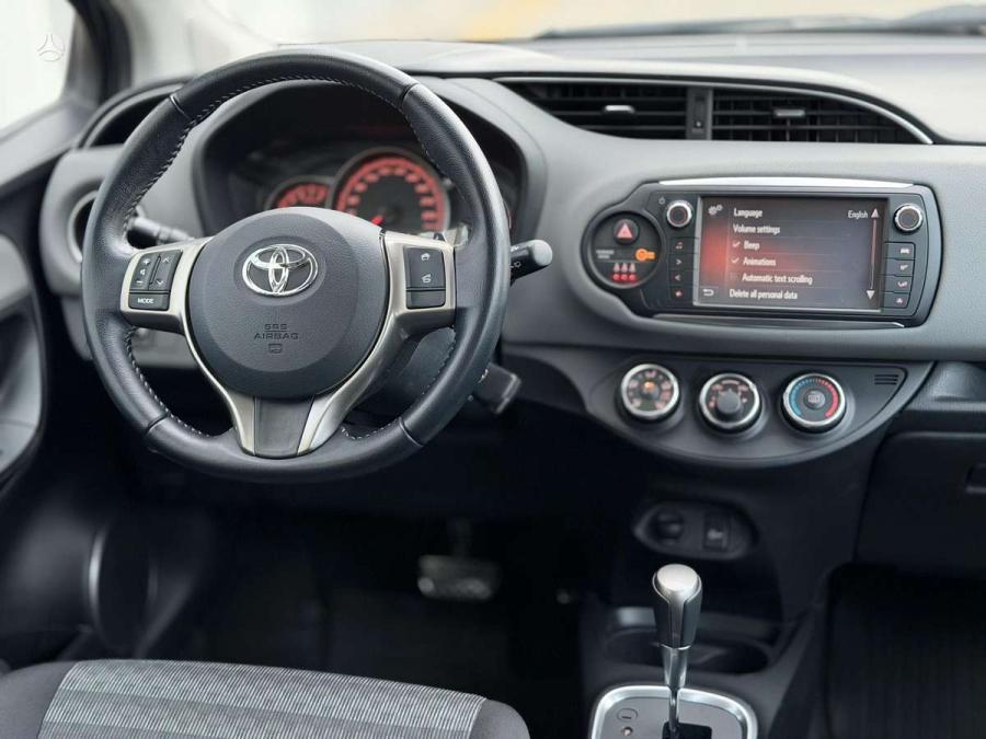 Grey Toyota Yaris 2016 in Vilnius, with an engine capacity of 1.33 L and mileage of 50 thousand km for 9950 €, photo 10 on AUTOMOTO.COM.LV
