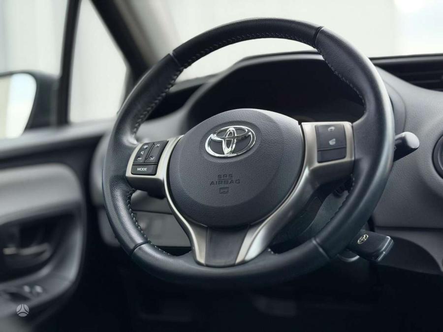 Grey Toyota Yaris 2016 in Vilnius, with an engine capacity of 1.33 L and mileage of 50 thousand km for 9950 €, photo 11 on AUTOMOTO.COM.LV