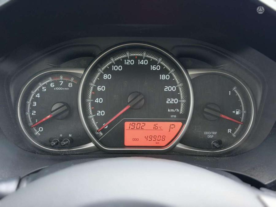 Grey Toyota Yaris 2016 in Vilnius, with an engine capacity of 1.33 L and mileage of 50 thousand km for 9950 €, photo 13 on AUTOMOTO.COM.LV