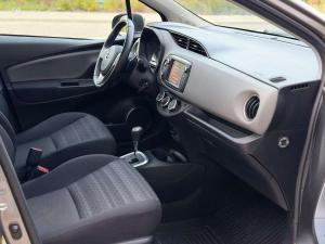 Grey Toyota Yaris 2016 in Vilnius, with an engine capacity of 1.33 L and mileage of 50 thousand km for 9950 €, photo 19 on AUTOMOTO.COM.LV