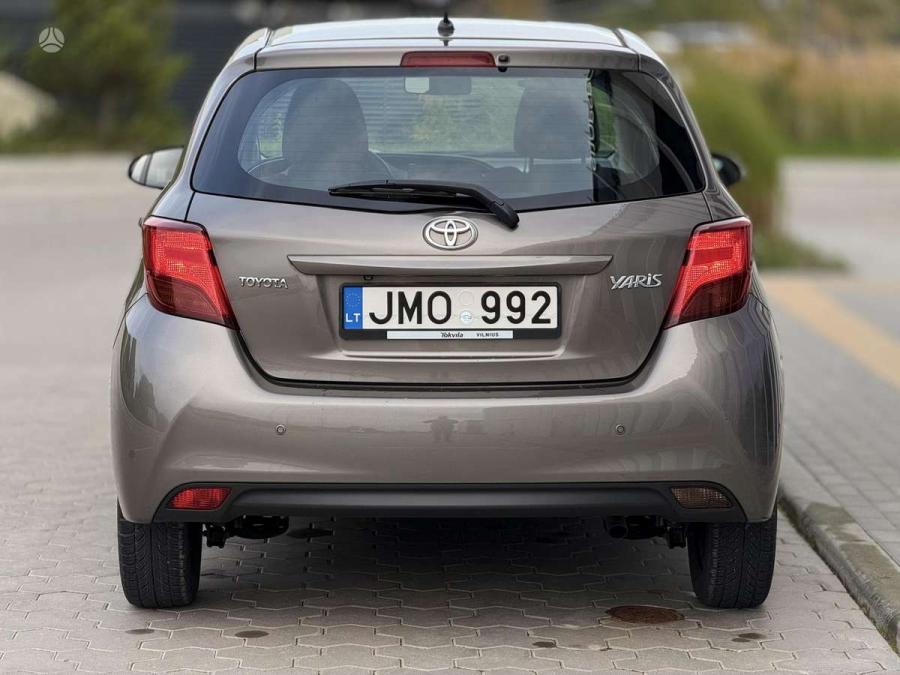 Grey Toyota Yaris 2016 in Vilnius, with an engine capacity of 1.33 L and mileage of 50 thousand km for 9950 €, photo 22 on AUTOMOTO.COM.LV