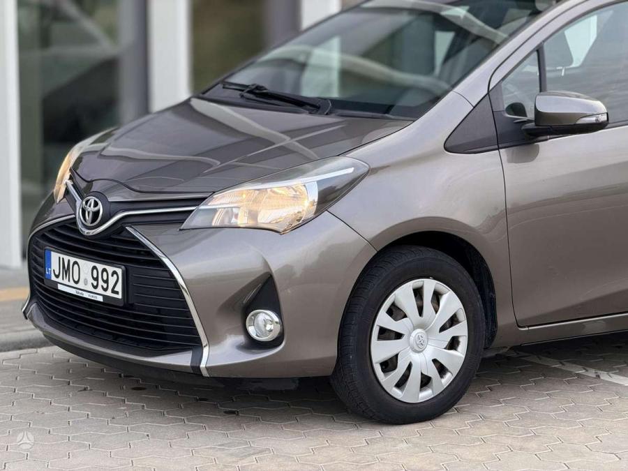 Grey Toyota Yaris 2016 in Vilnius, with an engine capacity of 1.33 L and mileage of 50 thousand km for 9950 €, photo 23 on AUTOMOTO.COM.LV