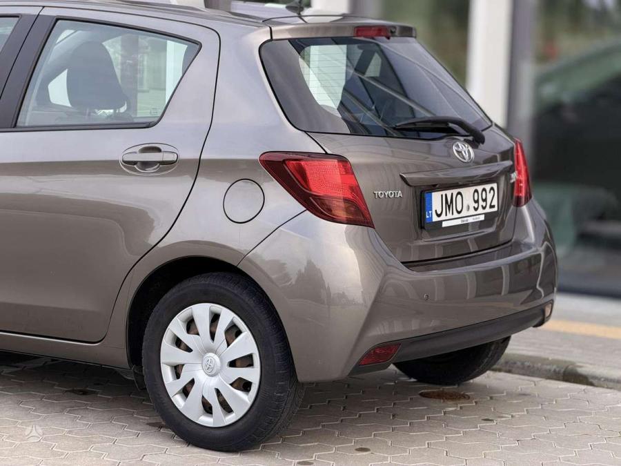 Grey Toyota Yaris 2016 in Vilnius, with an engine capacity of 1.33 L and mileage of 50 thousand km for 9950 €, photo 24 on AUTOMOTO.COM.LV