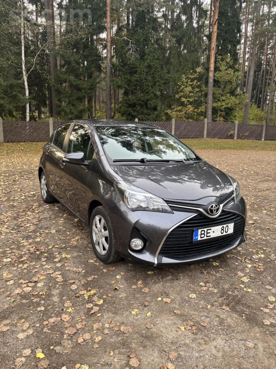 Pelēks Toyota Yaris 2016 Rīga, ar dzinēja tilpumu 1.30 L un nobraukumu 95 tūkst. km par 7500 €, foto 1 vietnē AUTOMOTO.COM.LV
