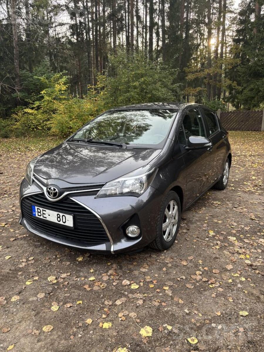 Pelēks Toyota Yaris 2016 Rīga, ar dzinēja tilpumu 1.30 L un nobraukumu 95 tūkst. km par 7500 €, foto 3 vietnē AUTOMOTO.COM.LV