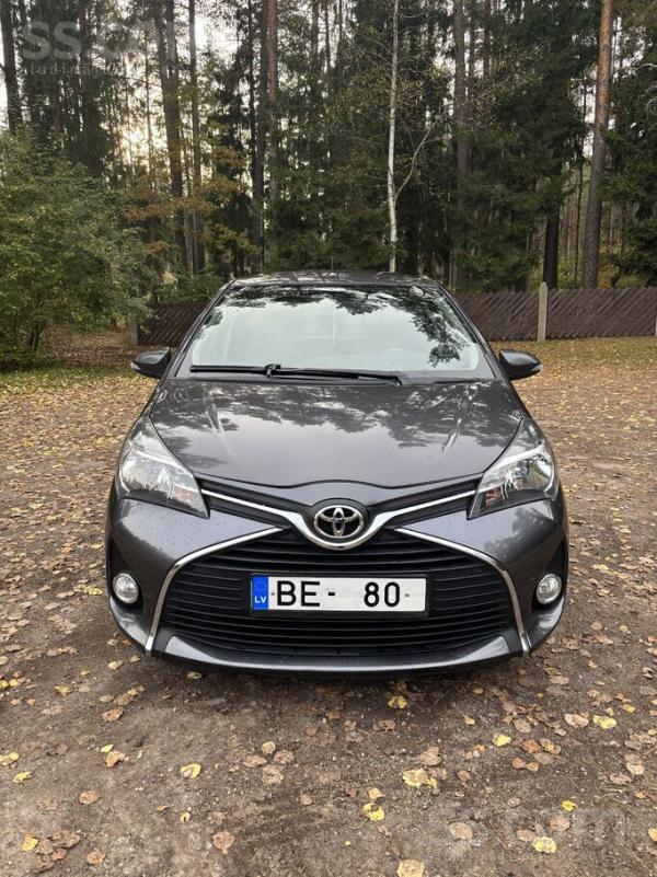 Pelēks Toyota Yaris 2016 Rīga, ar dzinēja tilpumu 1.30 L un nobraukumu 95 tūkst. km par 7500 €, foto 4 vietnē AUTOMOTO.COM.LV
