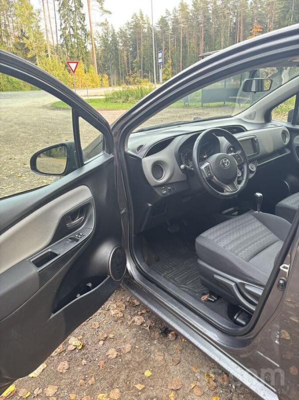 Pelēks Toyota Yaris 2016 Rīga, ar dzinēja tilpumu 1.30 L un nobraukumu 95 tūkst. km par 7500 €, foto 9 vietnē AUTOMOTO.COM.LV