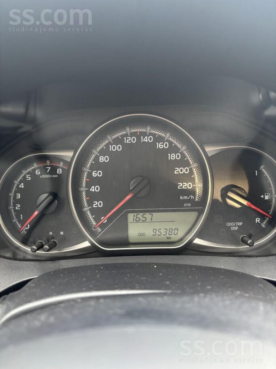 Pelēks Toyota Yaris 2016 Rīga, ar dzinēja tilpumu 1.30 L un nobraukumu 95 tūkst. km par 7500 €, foto 15 vietnē AUTOMOTO.COM.LV