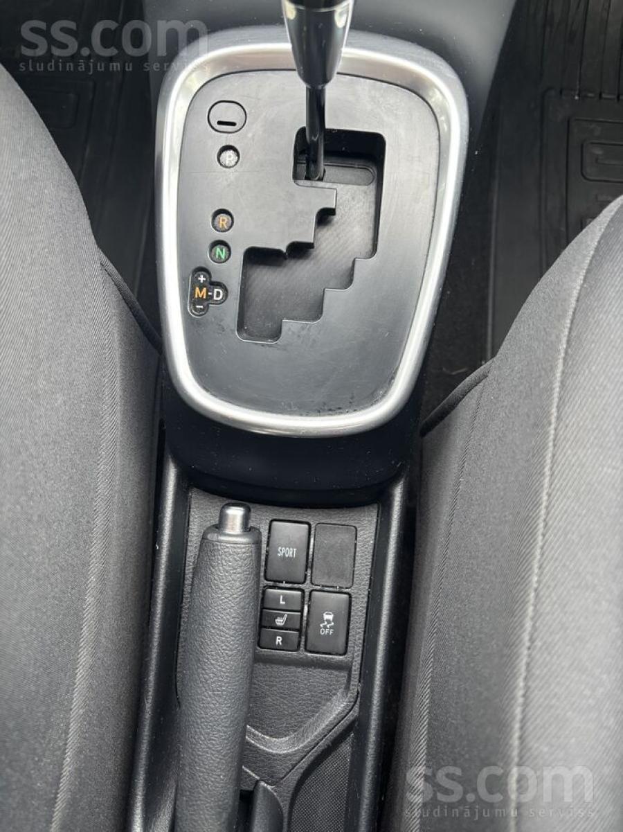 Pelēks Toyota Yaris 2016 Rīga, ar dzinēja tilpumu 1.30 L un nobraukumu 95 tūkst. km par 7500 €, foto 17 vietnē AUTOMOTO.COM.LV