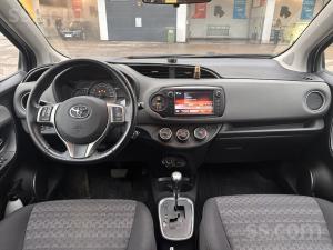 Grey Toyota Yaris 2016 in Riga, with an engine capacity of 1.30 L and mileage of 139 thousand km for 6500 €, photo 6 on AUTOMOTO.COM.LV