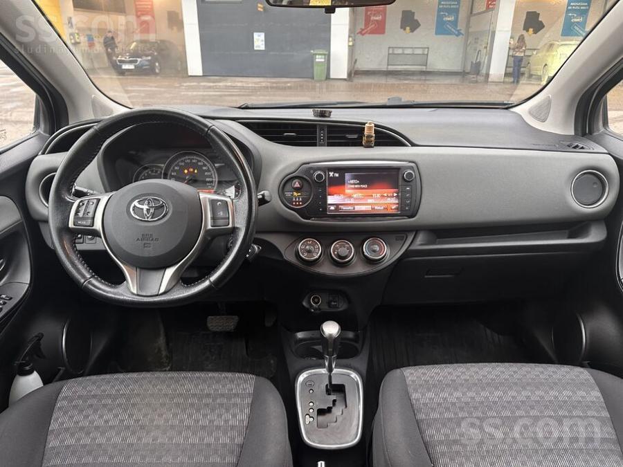 Grey Toyota Yaris 2016 in Riga, with an engine capacity of 1.30 L and mileage of 139 thousand km for 6500 €, photo 6 on AUTOMOTO.COM.LV
