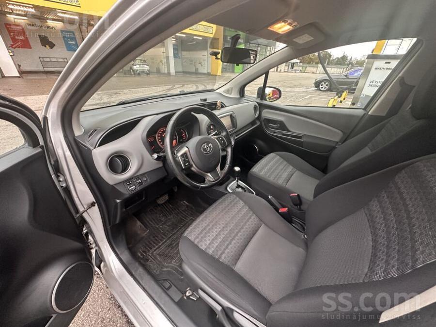 Grey Toyota Yaris 2016 in Riga, with an engine capacity of 1.30 L and mileage of 139 thousand km for 6500 €, photo 9 on AUTOMOTO.COM.LV