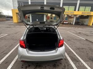 Grey Toyota Yaris 2016 in Riga, with an engine capacity of 1.30 L and mileage of 139 thousand km for 6500 €, photo 13 on AUTOMOTO.COM.LV