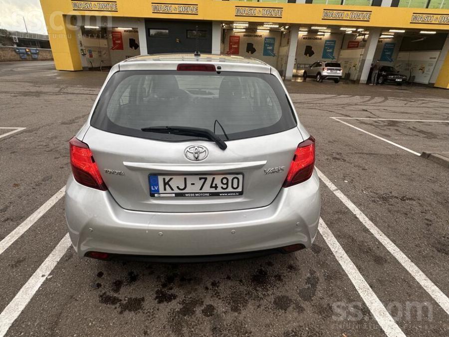 Grey Toyota Yaris 2016 in Riga, with an engine capacity of 1.30 L and mileage of 139 thousand km for 6500 €, photo 14 on AUTOMOTO.COM.LV
