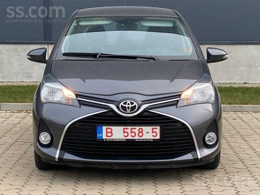 Pelēks Toyota Yaris 2017 Rīga, ar dzinēja tilpumu 1.30 L un nobraukumu 0 tūkst. km par 7999 €, foto 4 vietnē AUTOMOTO.COM.LV