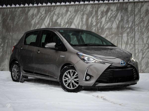 Pelēks Toyota Yaris 2017 Kauņa, ar dzinēja tilpumu 1.50 L un nobraukumu 98 tūkst. km par 11450 €, foto 1 vietnē AUTOMOTO.COM.LV