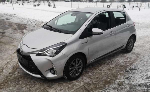 Pelēks Toyota Yaris 2017 Marijampole, ar dzinēja tilpumu 1.50 L un nobraukumu 69 tūkst. km par 8800 €, foto 2 vietnē AUTOMOTO.COM.LV