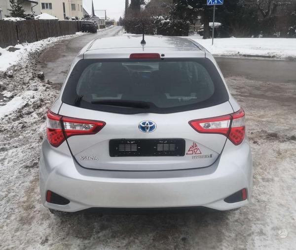 Pelēks Toyota Yaris 2017 Marijampole, ar dzinēja tilpumu 1.50 L un nobraukumu 69 tūkst. km par 8800 €, foto 6 vietnē AUTOMOTO.COM.LV