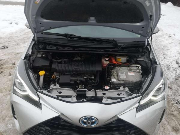 Pelēks Toyota Yaris 2017 Marijampole, ar dzinēja tilpumu 1.50 L un nobraukumu 69 tūkst. km par 8800 €, foto 7 vietnē AUTOMOTO.COM.LV