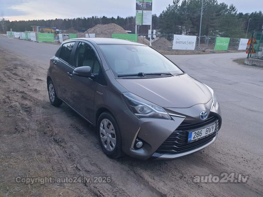 Pelēks Toyota Yaris 2017 Tallina, ar dzinēja tilpumu 1.50 L un nobraukumu 110 tūkst. km par 11500 €, foto 1 vietnē AUTOMOTO.COM.LV