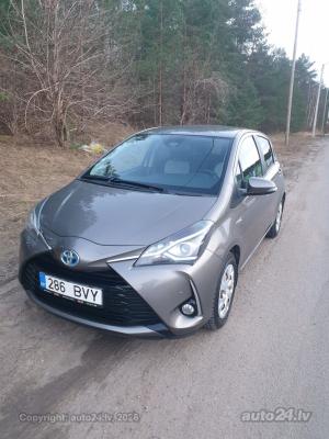 Pelēks Toyota Yaris 2017 Tallina, ar dzinēja tilpumu 1.50 L un nobraukumu 110 tūkst. km par 11500 €, foto 3 vietnē AUTOMOTO.COM.LV