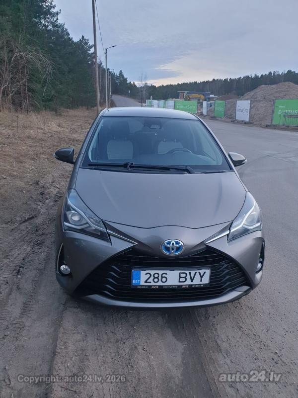 Pelēks Toyota Yaris 2017 Tallina, ar dzinēja tilpumu 1.50 L un nobraukumu 110 tūkst. km par 10900 €, foto 2 vietnē AUTOMOTO.COM.LV