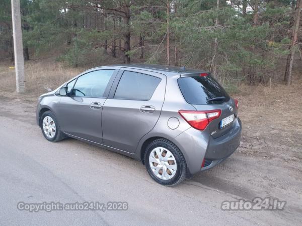 Pelēks Toyota Yaris 2017 Tallina, ar dzinēja tilpumu 1.50 L un nobraukumu 110 tūkst. km par 10900 €, foto 5 vietnē AUTOMOTO.COM.LV