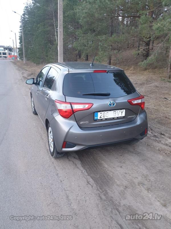 Pelēks Toyota Yaris 2017 Tallina, ar dzinēja tilpumu 1.50 L un nobraukumu 110 tūkst. km par 10900 €, foto 6 vietnē AUTOMOTO.COM.LV