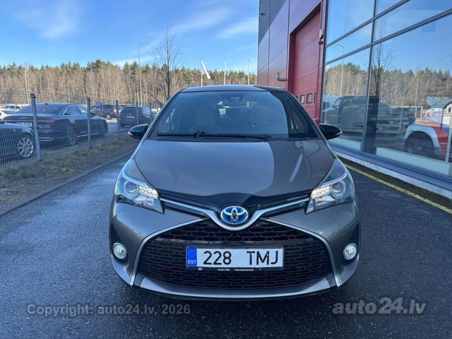 Grey Toyota Yaris 2017 in Tallinn, with an engine capacity of 1.50 L and mileage of 150 thousand km for 10500 €, photo 1 on AUTOMOTO.COM.LV