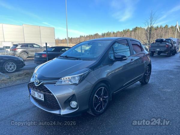 Grey Toyota Yaris 2017 in Tallinn, with an engine capacity of 1.50 L and mileage of 150 thousand km for 10500 €, photo 2 on AUTOMOTO.COM.LV