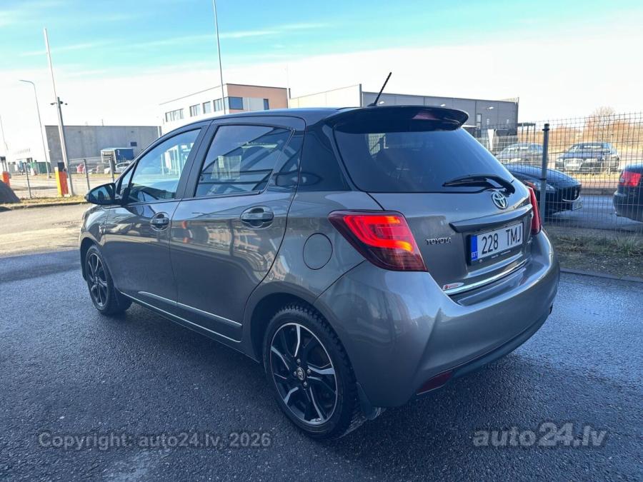 Grey Toyota Yaris 2017 in Tallinn, with an engine capacity of 1.50 L and mileage of 150 thousand km for 10500 €, photo 3 on AUTOMOTO.COM.LV